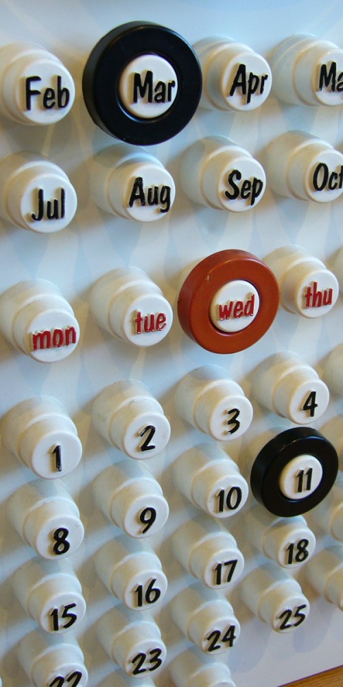 Plastic Ring A Date Calendar with Clock. - Kathedra