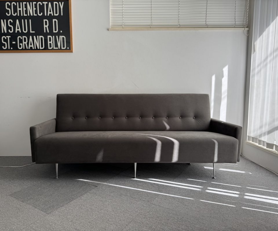 Sofa Model 5582 (Gray Microsuede). - Kathedra